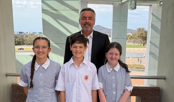 Students In Canberra - GOLD 1242 & GOLD FM 98.3